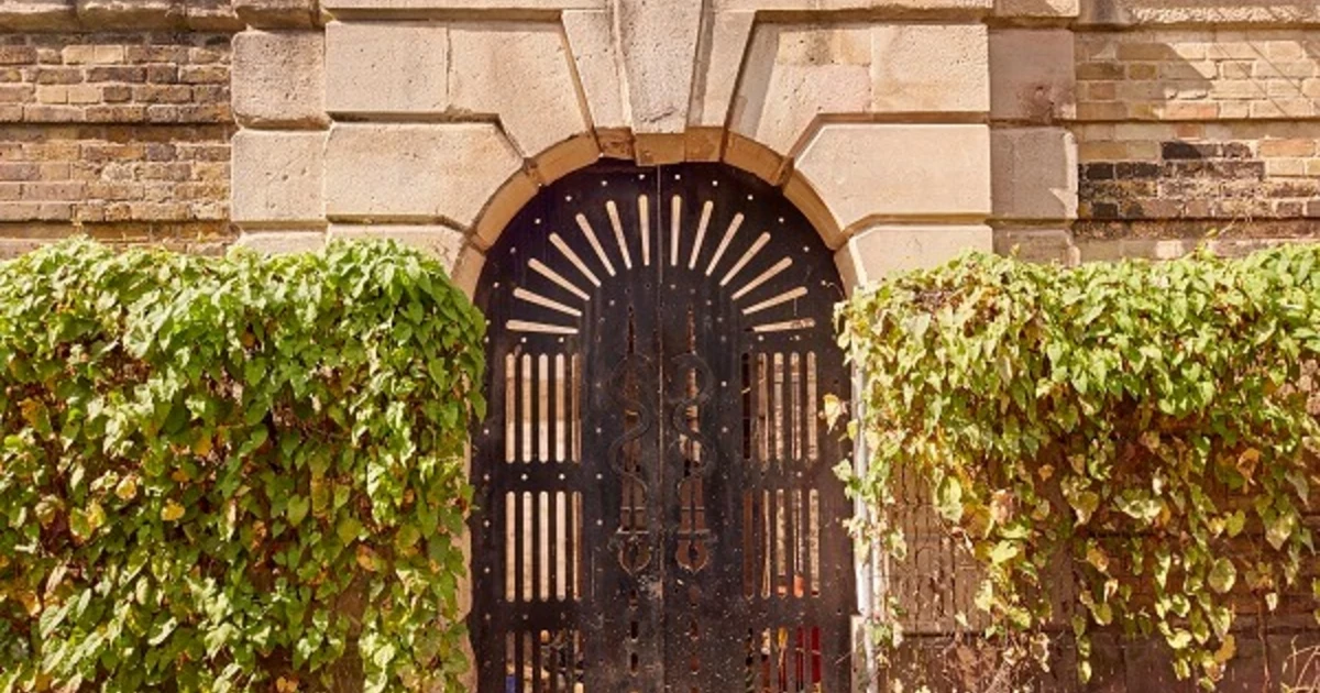 Western Catacombs | The Royal Parks